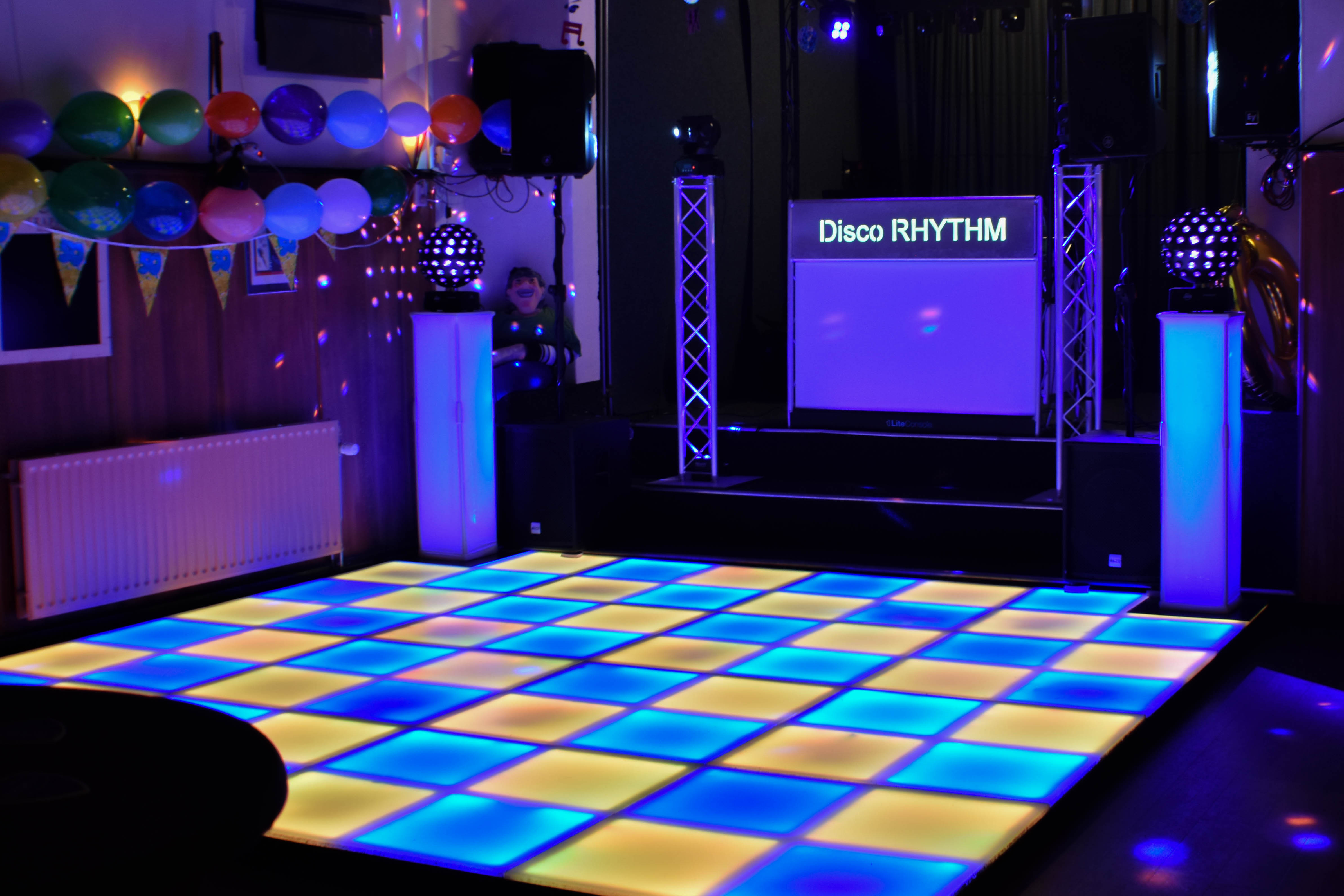 Disco Rhythm is uw feest of bruiloft dj, voor kleine of grote feesten.